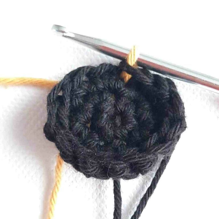 Smooth Color Change in Continuous Single Crochet Rounds [Ditch the Jag ...