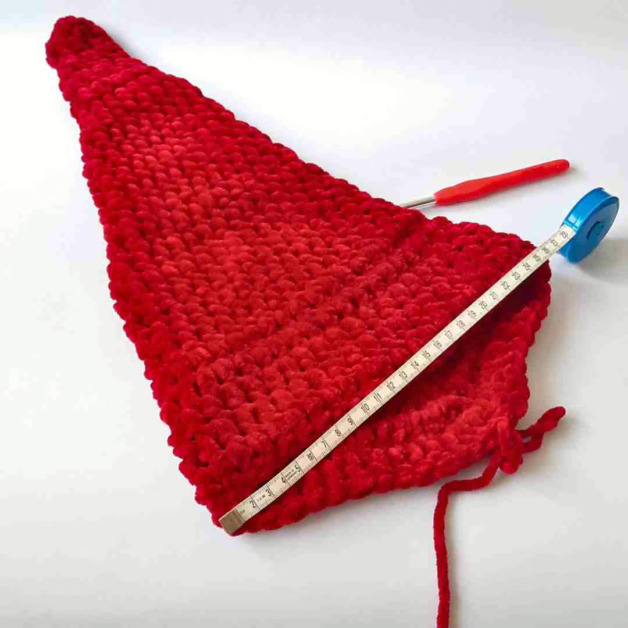 Beat the Clock: Crochet a Cozy Chunky Santa Hat in No Time with This ...