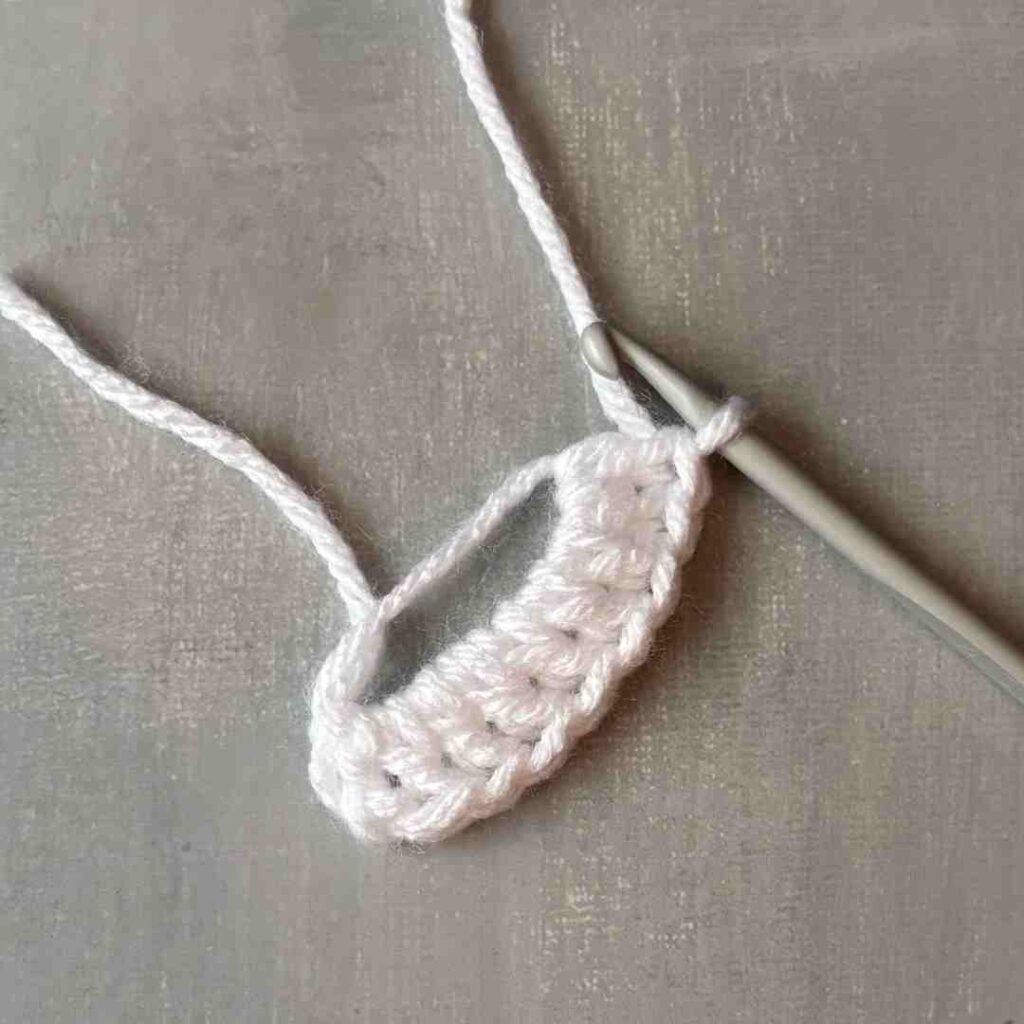 Simple Baby Booties Crochet Pattern (Free!) - Start Crochet