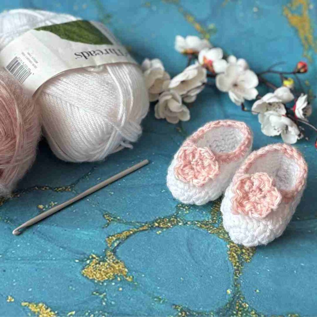 Simple Baby Booties Crochet Pattern (Free!) - Start Crochet