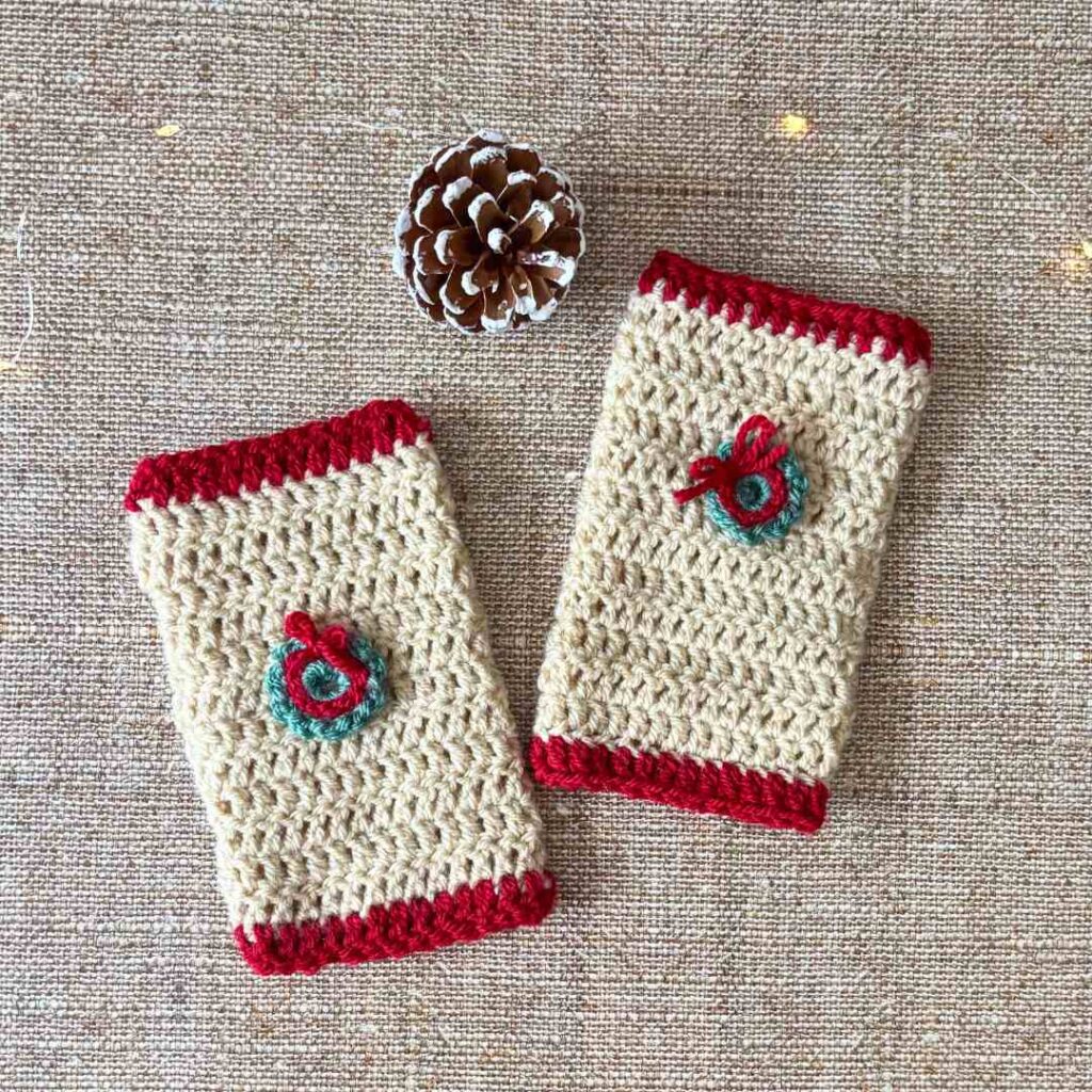 Simple Crochet Hand Warmer Christmas Pattern (For Beginners)