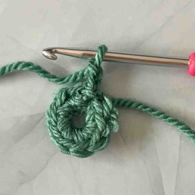 Crochet a Tiny Wreath Ornament: Quick & Festive Project for Christmas